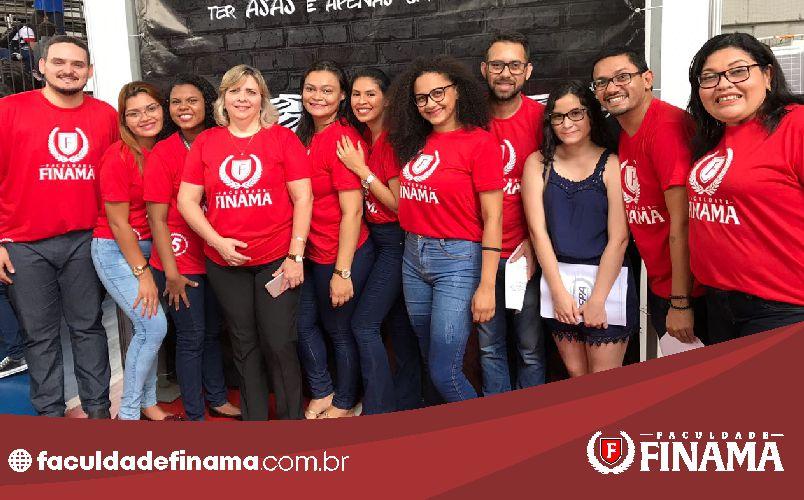 FINAMA apresenta cursos de graduação em feira vocacional do Grupo Ideal ...
